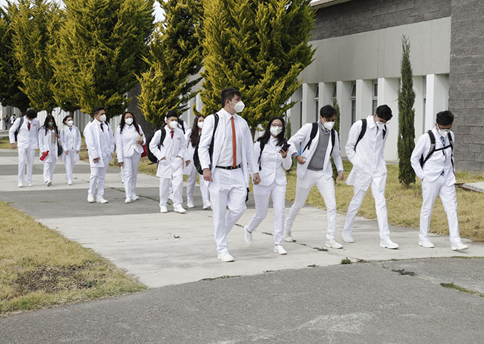 Boletín :: Comienzan clases Odontología y Medicina de la UAEH